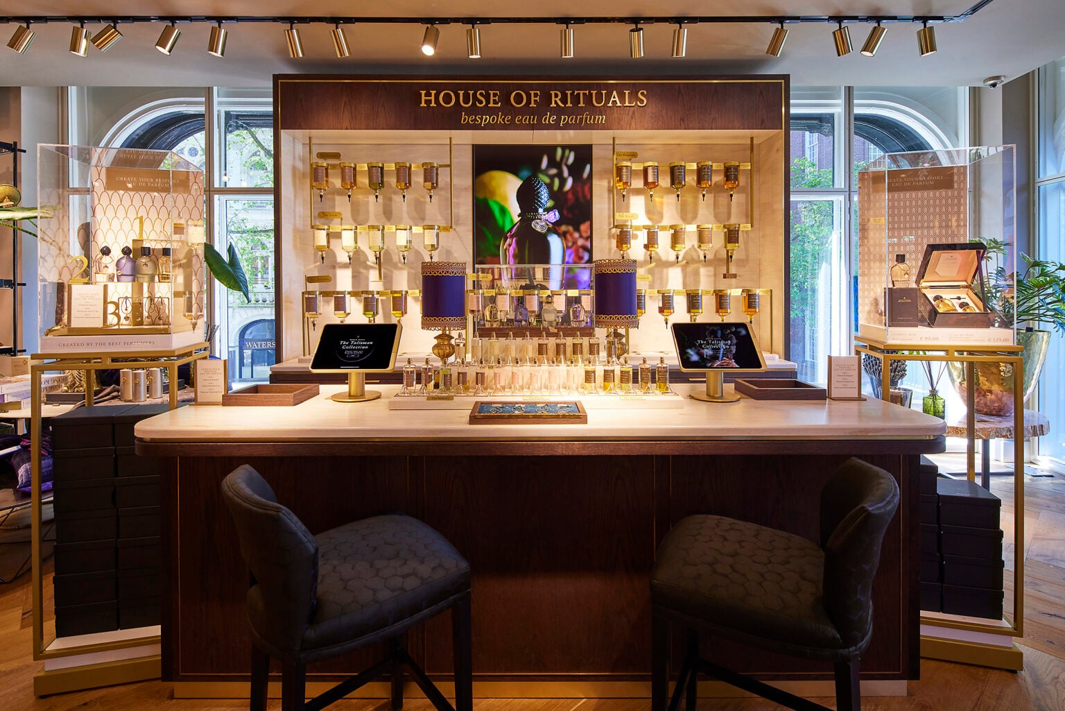 Talisman. A perfume ritual powered by LED - First Impression