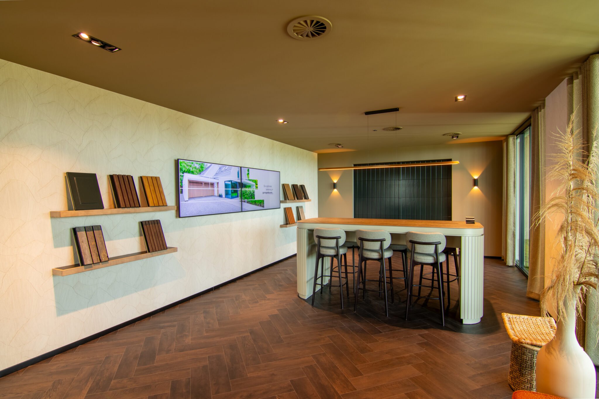 First Impression - Digital signage, AV technology & content