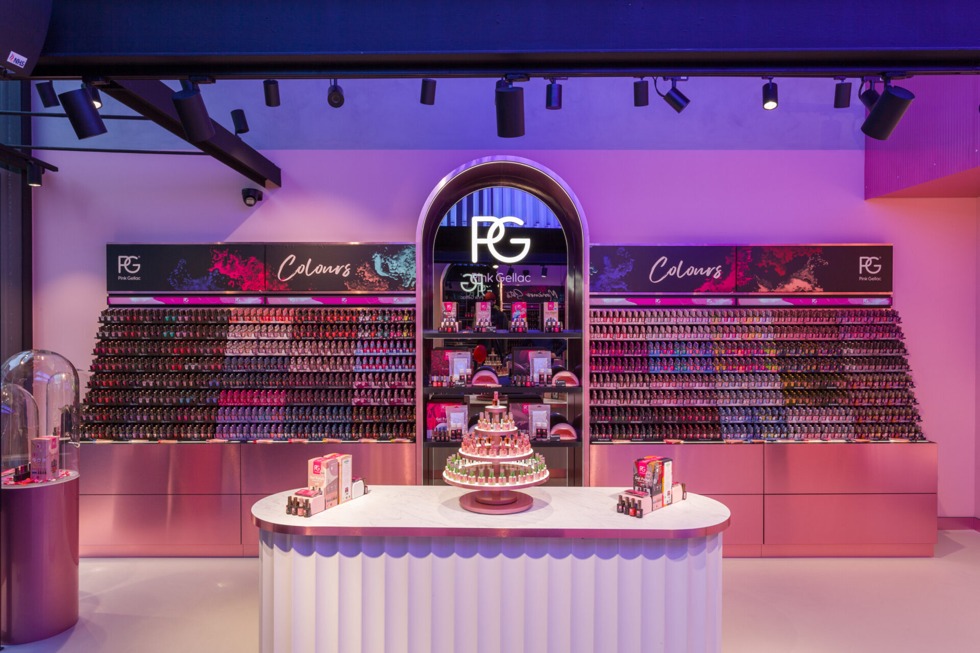 The hybrid store: three retail innovations to consider - First Impression