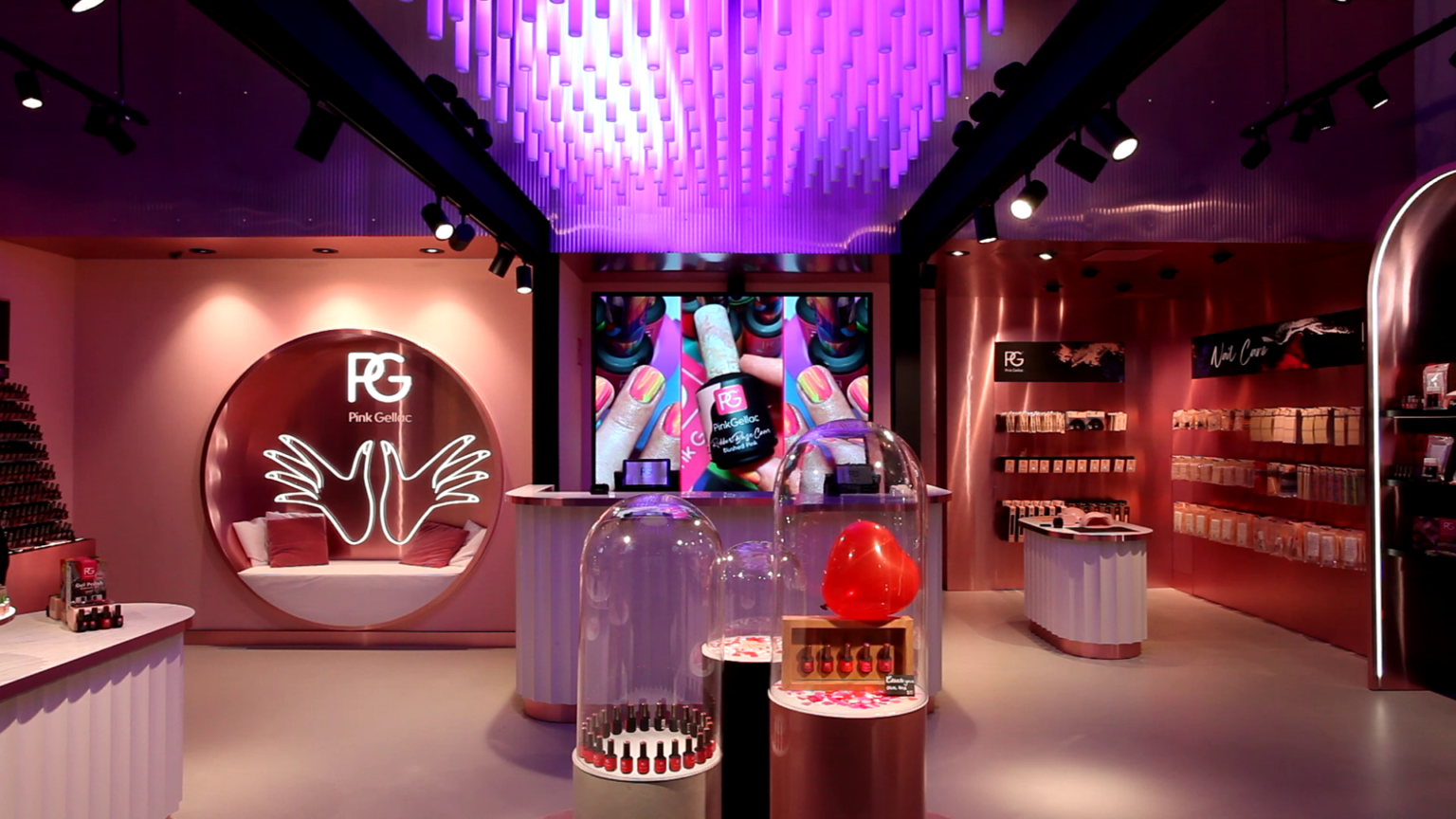 First Impression - Digital signage, AV technology & content