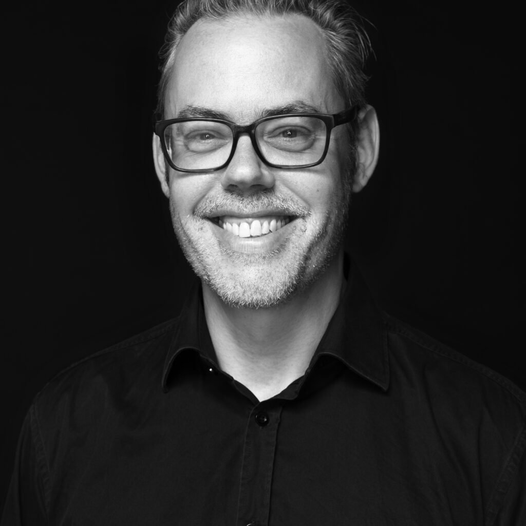 Interactive digital signage: 6 sensor technologies - First Impression