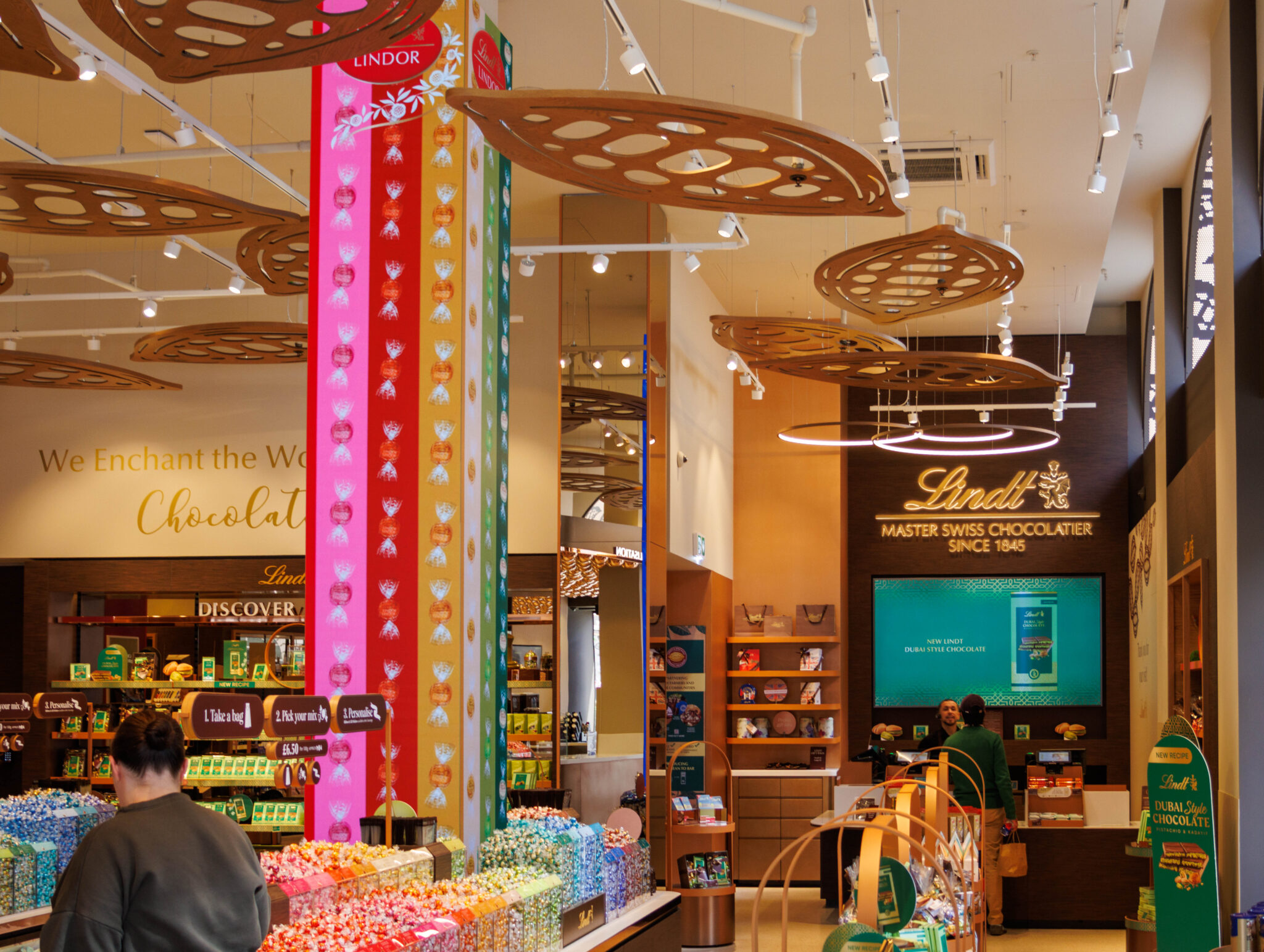 First Impression - Digital signage, AV technology & content