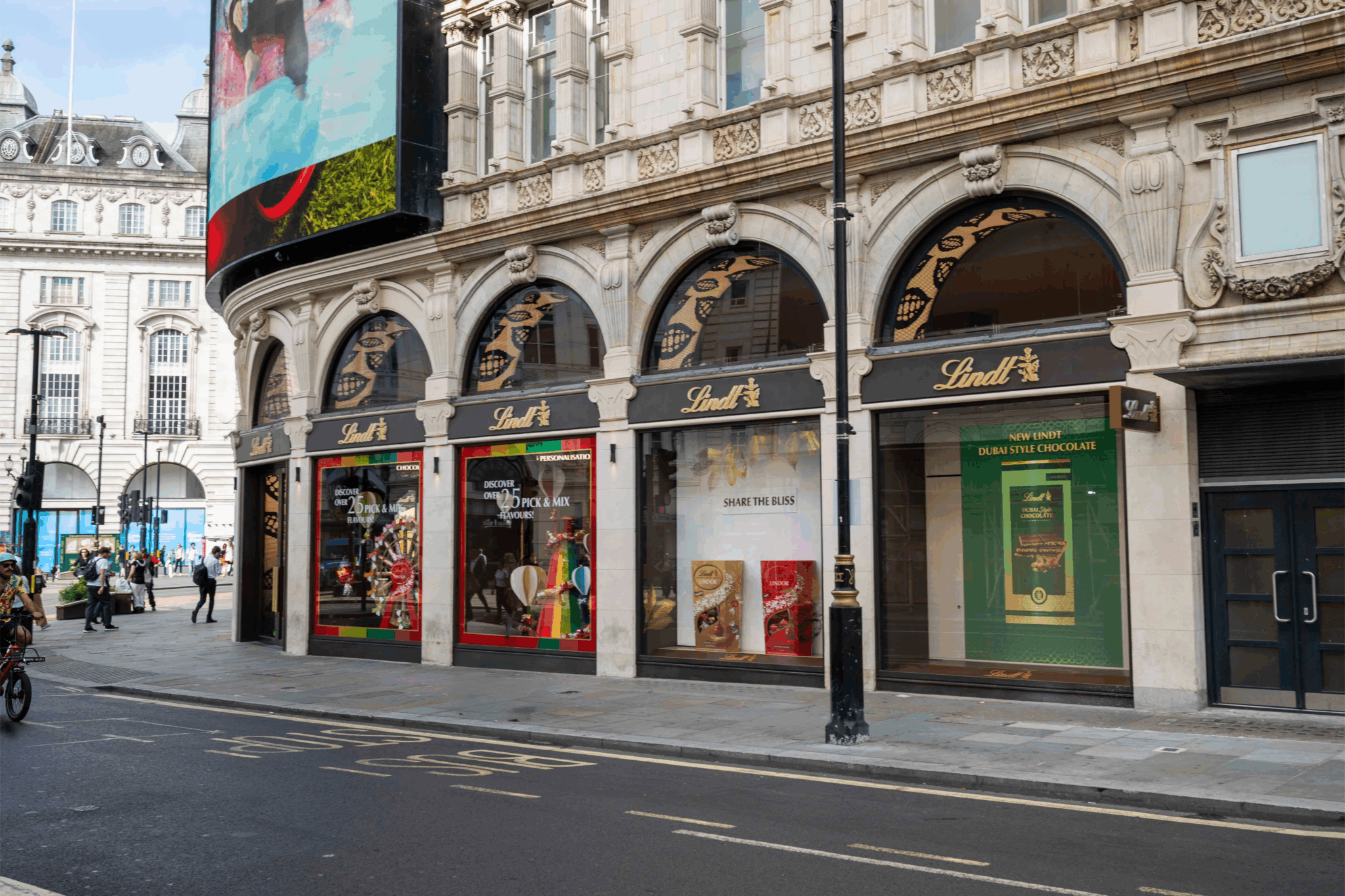 Flagship experience for Lindt at London’s iconic Piccadilly Circus - First Impression