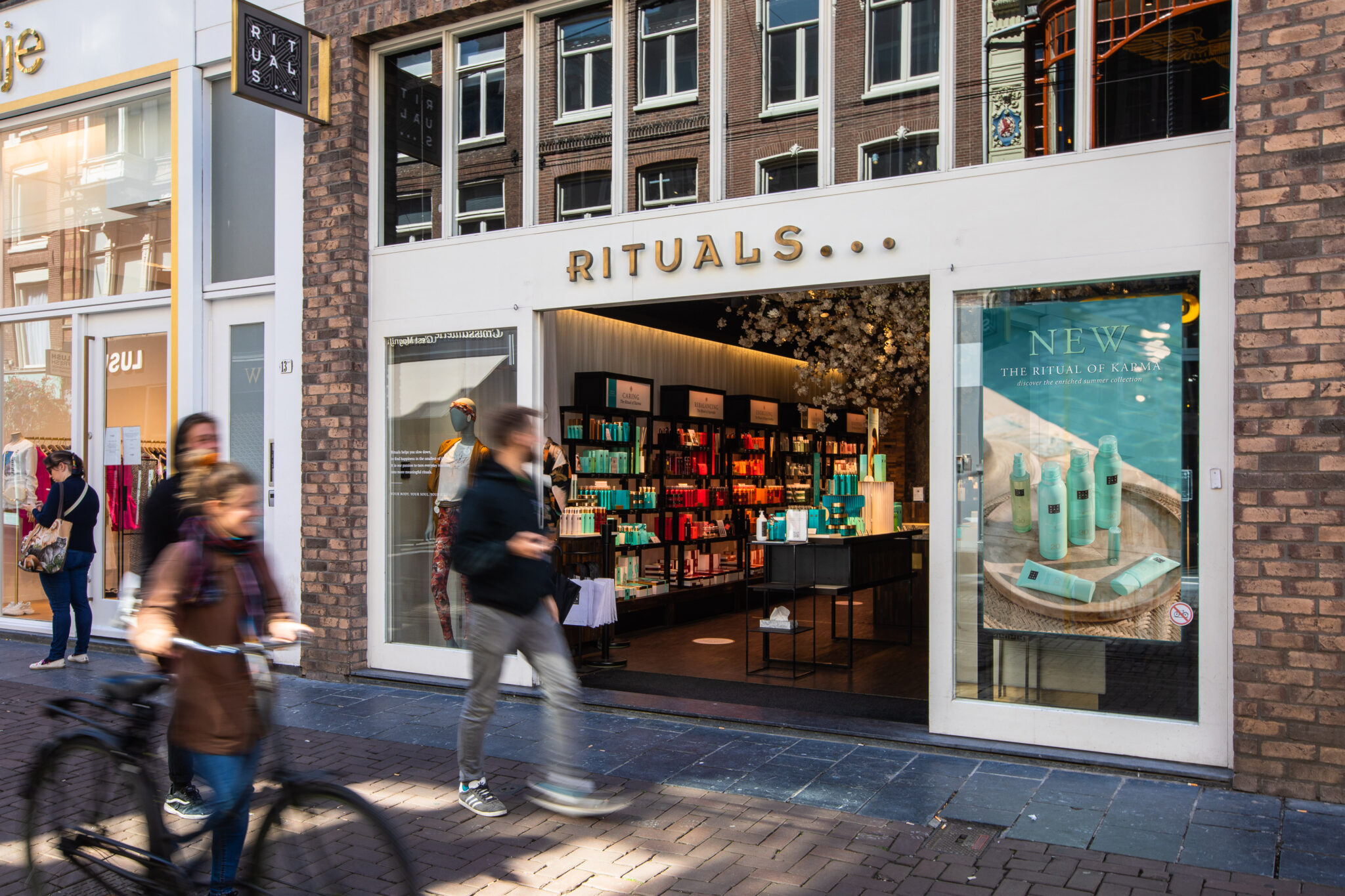 Globales Digital-Signage-Netzwerk First Impression